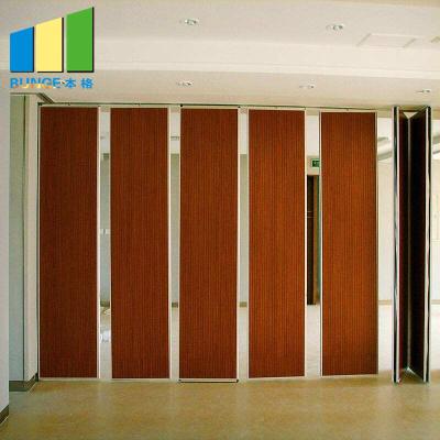 China Ceiling Mounted Wooden Operable Acoustic Folding Partition Walls Without Floor Tracks for sale