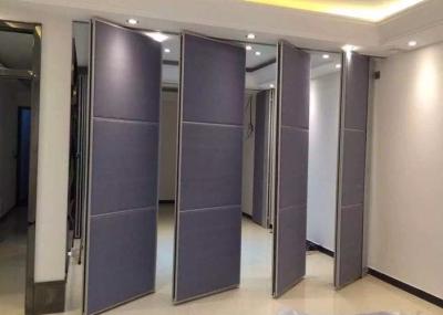 China De Comités van het aluminiumprofiel Houten Beweegbare Verdelingsmuur voor Hotel 3 Jaar Garantie Te koop