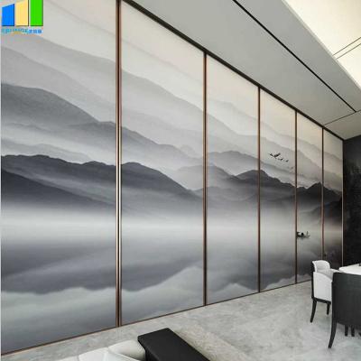 Cina Il paesaggio decorativo che dipinge il tessuto acustico di legno mobile riveste il divisore di pannelli in vendita