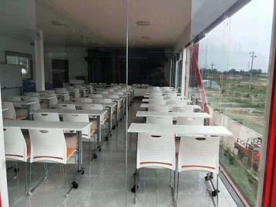 China Van de de Schoollijst van EBUNGE Modern Vouwbaar de Zaal van de het Kantoormeubilairconferentie Bevindend Bureau met Vier Wielen Te koop