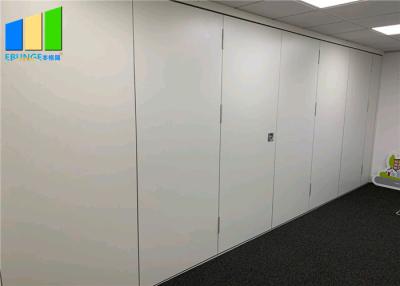 Cina Pavimento a colore bianco pieghevole del soffitto che piega i muri divisori acustici in vendita