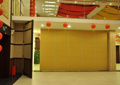 Cina Portello scorrevole esteriore acustico dell'hotel della stella che piega le porte interne per l'hotel in vendita