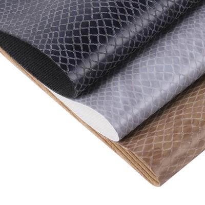 Cina Waterproof Most Popular Faux Snake Skin Texture Python Leather Women Shoes Material Synthetic Leather in vendita