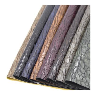 Cina Abrasion-Resistant Imitation Cork Shoe Leather Embossing PU Leather Rolls in vendita