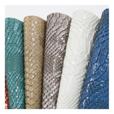 Cina Waterproof Custom Bag Making Printed Leathers Snake Skin Faux Leather For Bag in vendita