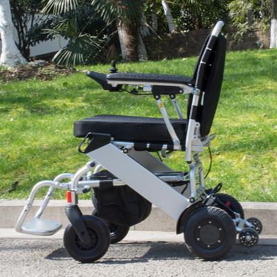 Cina Sedia a rotelle a pile piegante 6km/h del litio portatile in vendita
