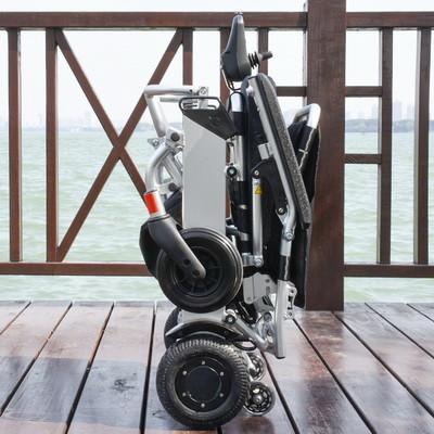 Cina Il peso leggero pieghevole portatile della lega di alluminio della sedia a rotelle elettrica ha motorizzato in vendita