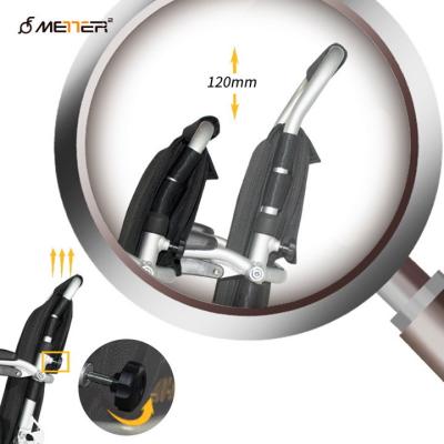 Cina Sedia a rotelle elettrica piegante multifunzionale con il freno elettromagnetico in vendita