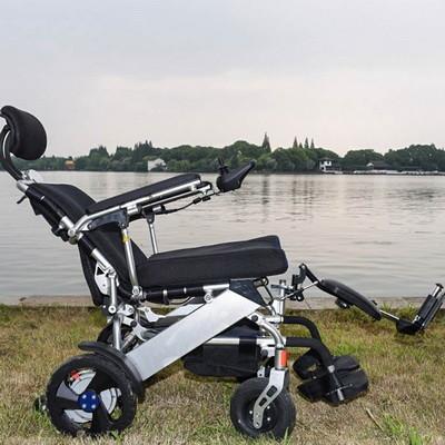 Cina Sedia a rotelle elettrica leggera pieghevole con litio Ion Battery in vendita