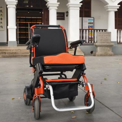 Cina Sedia a rotelle elettrica pieghevole 6 km/h con pneumatico rigido in PU in vendita