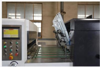 China 1300mm Platform Die Cutting Machine Corrugated Cardboard 24.5kw for sale