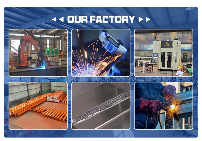 Steel building with sandwich panels