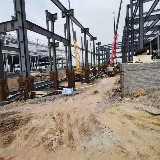 Construction process of steel frame gymnasium