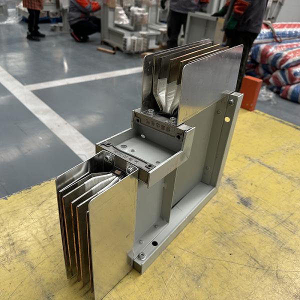 Quality Low Voltage Enclosed Busduct Electrical Copper Aluminium Elbow Vertical Busbar for sale