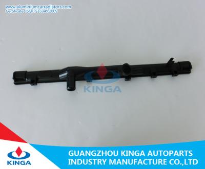 Cina Carro armato di plastica della cima del radiatore di riparazione di plastica del carro armato del radiatore ST191 di Toyota Carina '92-94 in vendita