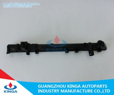 Cina Carro armato di plastica Toyota Carina del radiatore inferiore nero '92-94 ST190 A in vendita