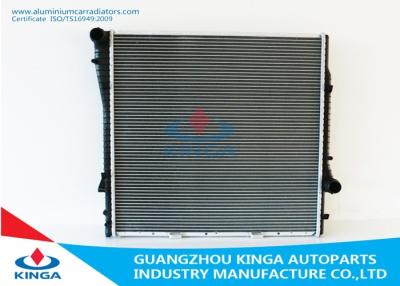 中国 BMW X5 E53 2000 年- 03 のための 1439104 台の自動車部品のラジエーター MT のプラスチック タンク 販売のため