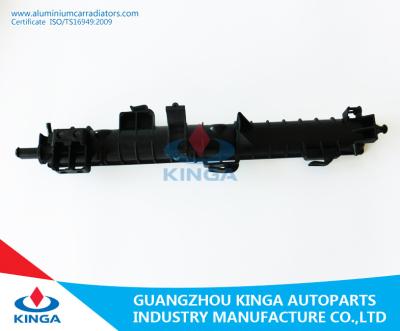 Cina Carri armati di plastica del radiatore dell'acqua automatica per benz ml - classe W163 Ml270 '98 A in vendita