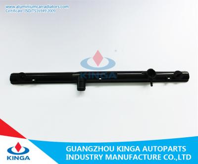 Cina Motore che raffredda il serbatoio di acqua di plastica del radiatore del carro armato automatico della cima per il radiatore di TOYOTA in vendita