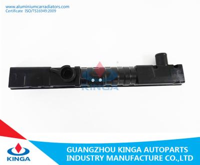 Cina Carro armato di plastica del radiatore delle parti automobilistiche di Toyota Hiace “88-89 2Y/3Y/4Y Mt per la sostituzione in vendita