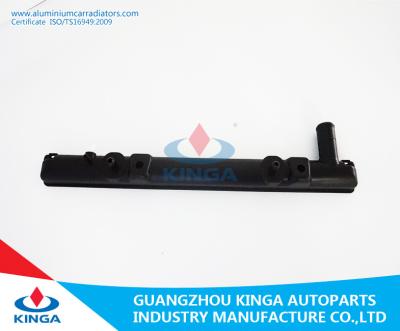 Cina La copertura del carro armato del radiatore della plastica della raccolta L200 1996 di Nissan/carro armato del radiatore parte in vendita