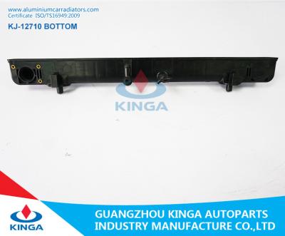 Cina Il carro armato laterale del radiatore per il carro armato di plastica del radiatore di TOYOTA HIACE'05-MT del radiatore dell'automobile parte in vendita