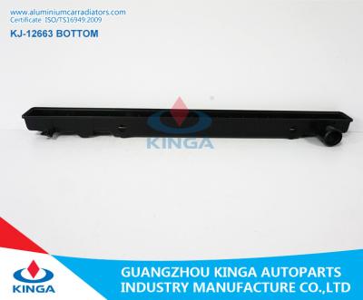 Cina La TUNDRA di plastica 4.7L V8'05-06 del carro armato dell'automobile del radiatore automatico del modello abbassa il carro armato in vendita