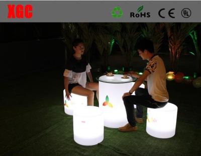 中国 流行の屋外党テーブルおよび椅子LEDのライト バーのソファーの家具、導かれた立方体のテーブル 販売のため