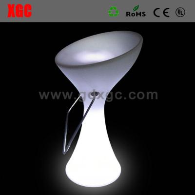 中国 LEDの腰掛けの庭の屋外のための一定の照明家具党LED家具のPE LEDの椅子 販売のため