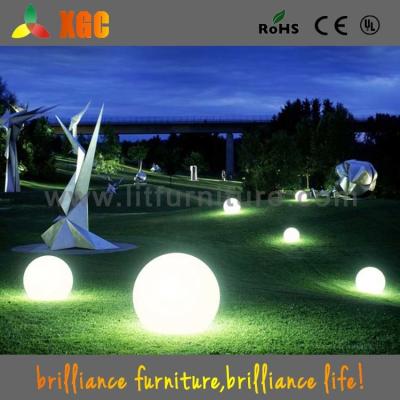 Cina palle all'aperto di eventi delle palle leggere di plastica della decorazione LED del giardino 16 colori per la decorazione di natale in vendita