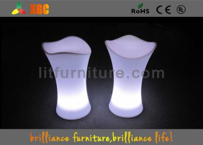 中国 友好的な軽量のつくLEDのテーブルおよび椅子L48*W45*H75 Cm Eco 販売のため