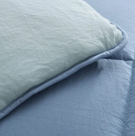 Custom two-color microfiber comforter - full set display