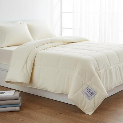 China Hotel Solid Microfiber Comforter Double Single Queen King All Season Warmth Level Easy Care Wrinkle Resistant Blanket for sale