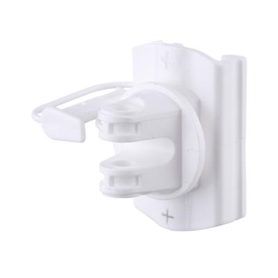 China Wood T Post LLDPE Pinlock Insulator Self Locking White Color for sale