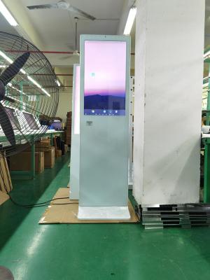 Cina Chiosco a 32 pollici del touch screen di condizione del pavimento di RAM 4GB con Andorid RK3399 in vendita