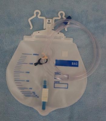 China Adapter with Cap, 2000ml, Disposable Urine / Catheter Bags with Drainage Valve for sale