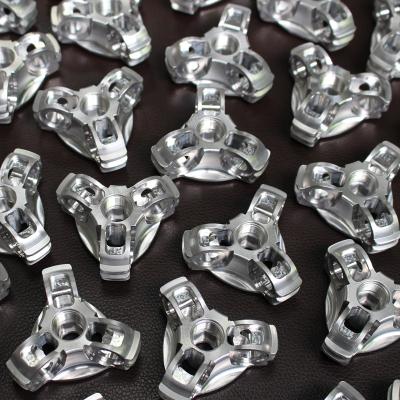 中国 機械高精度CNCのアルミニウム部品CNCは機械で造られたプロセスを回した 販売のため