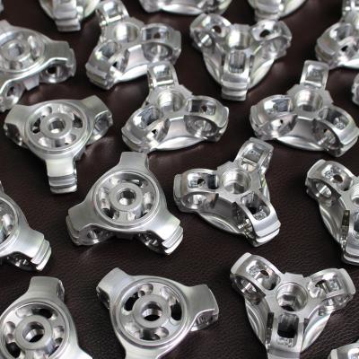 中国 高精度は陽極酸化の銀製の表面の終わりに砂を吹き付けるCNCのアルミニウム部品を製粉した 販売のため