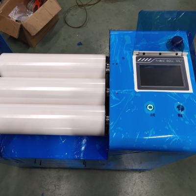 Cina un mulino automatico di tre rotoli del rullo 0.5-60L/H ZrO2 di 450mm in vendita