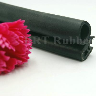 China Customized NBR EPDM Rubber Sealing Strips For Glass Window à venda