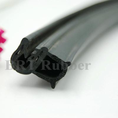Cina Customized Fire Resistant EPDM Rubber Seal Strip For Rail Vehicle in vendita