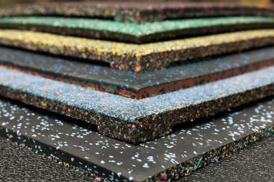 China Anti-Microbial Openluchtgymnastiek Rubberbevloering Mat Tiles From Factory Te koop