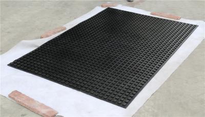 Cina 15mm Thick Neoprene Non Slip Rubber Mats Non Slip Rubber Flooring For Horse Stable in vendita