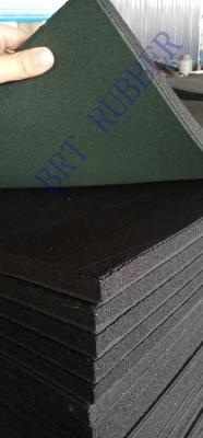 China O pátio reciclado anti deslizamento do pneu telha Pavers de borracha exteriores do pátio 500x500mm para o campo de jogos à venda