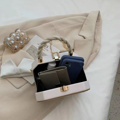China Motion Detection Cross-Chain Shoulder Women's Purses with Small Jelly-Light and PU for sale