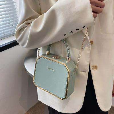 China Motion Detection Cross-Chain Shoulder Women's Purses with Small Jelly-Light and PU for sale