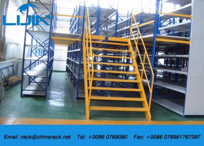 Cina Dimensione su misura d'acciaio dei pavimenti di mezzanino di racking del pallet dello scaffale della soffitta disponibile in vendita
