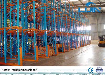Cina L'azionamento di stoccaggio del magazzino nel sistema di racking del pallet, industriale attraversa il racking in vendita