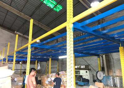 Cina Colore di giallo del sistema di racking del pavimento di mezzanino di stoccaggio del magazzino dell'acciaio freddo di Q235B in vendita