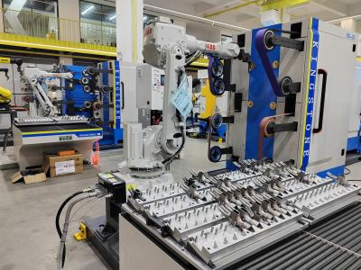 China Curved Face Robotic Polishing Machine High Speed For Aluminum Wrench for sale